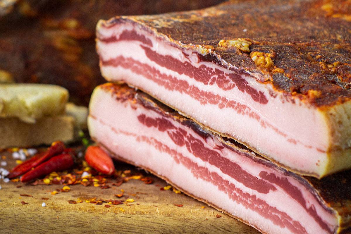 Pancetta là gì? - Hương vị, dinh dưỡng và sự khác biệt với Bacon - A Tavola